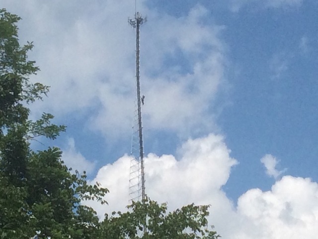 Worker gets stuck on 300-foot cellphone tower - WCPO Cincinnati, OH