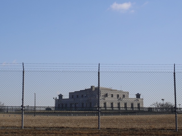 Fort Knox opens famed vault to civilians after 40 years - WCPO ...