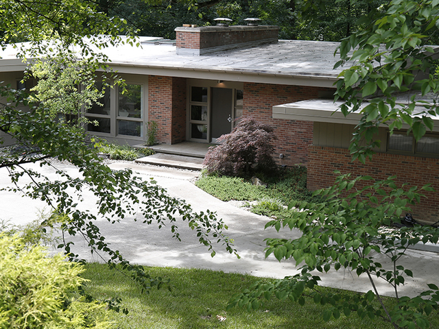 Home Tour: Modern-home Realtors give their own Amberley Village ...