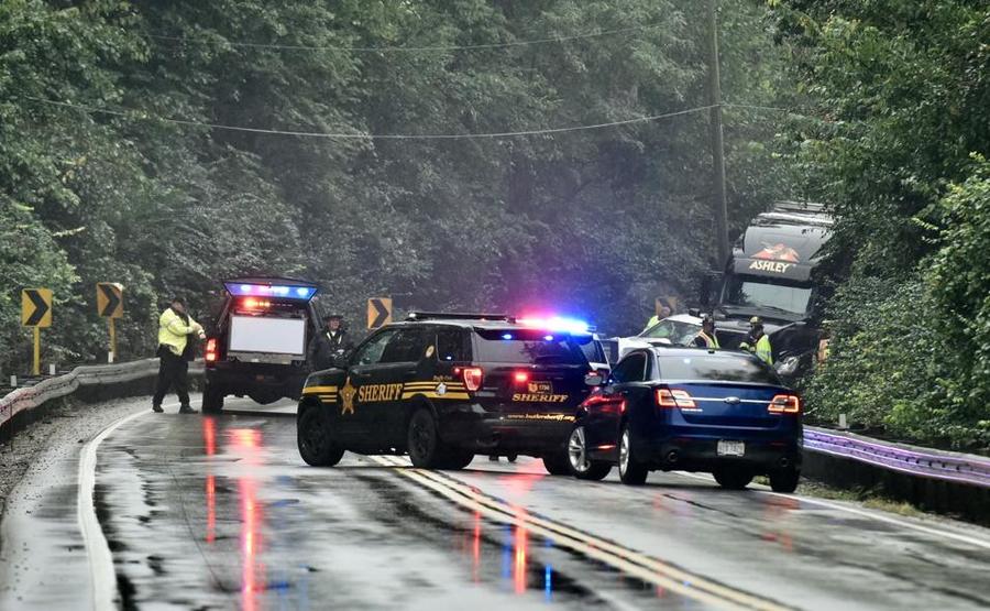 Coroner responds to scene of Butler County crash involving 2 cars, semi ...
